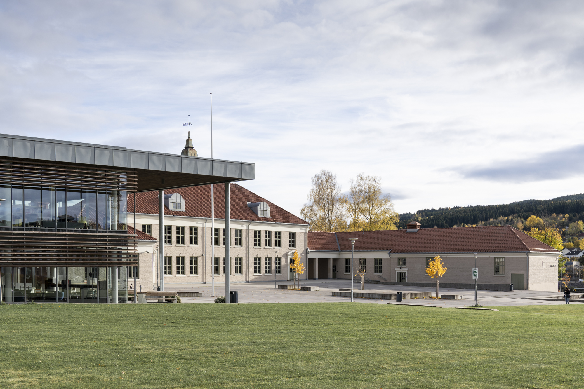 Sentrum VGS og folkebibliotek - Bølgeblikk
